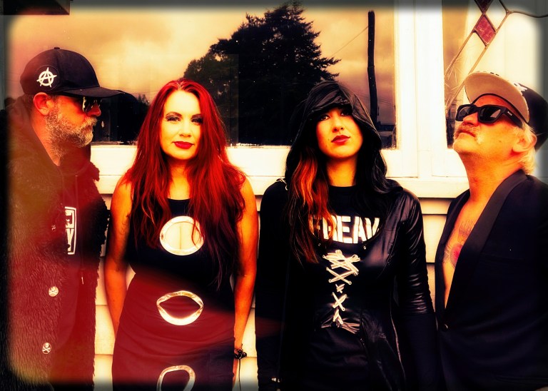 Elenor Rayner and her Robots In Love – Interview – Onyx Music Reviews