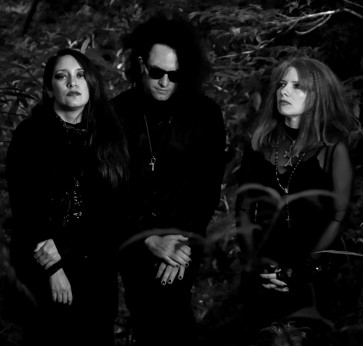 Ariel Maniki And The Black Halos – “Love You Like The Ocean” – Onyx ...